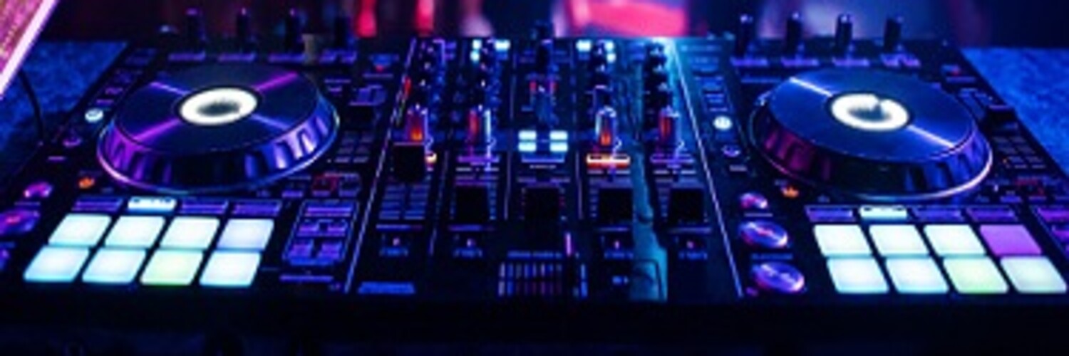 Book Cairns DJ - DJ, Cairns