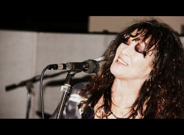 Book Beth - Singer, Warwick