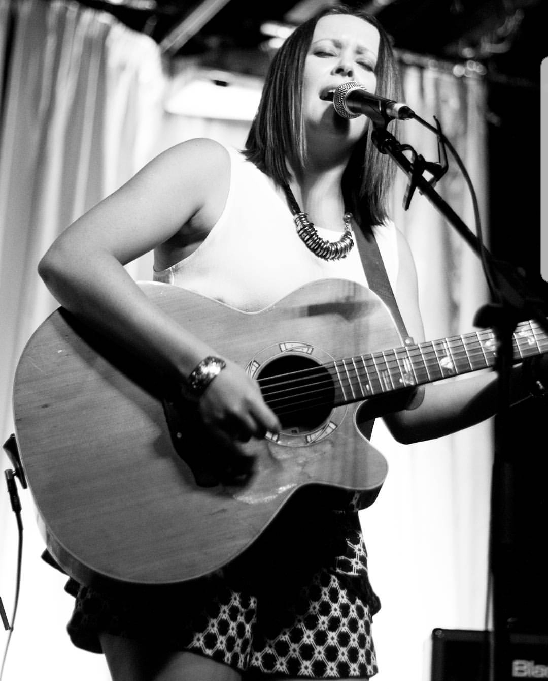 Book Sarah Locke - Acoustic Musician, Brisbane City