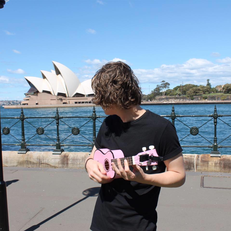 Book THOMAS HEADON - Acoustic Musician, Traralgon