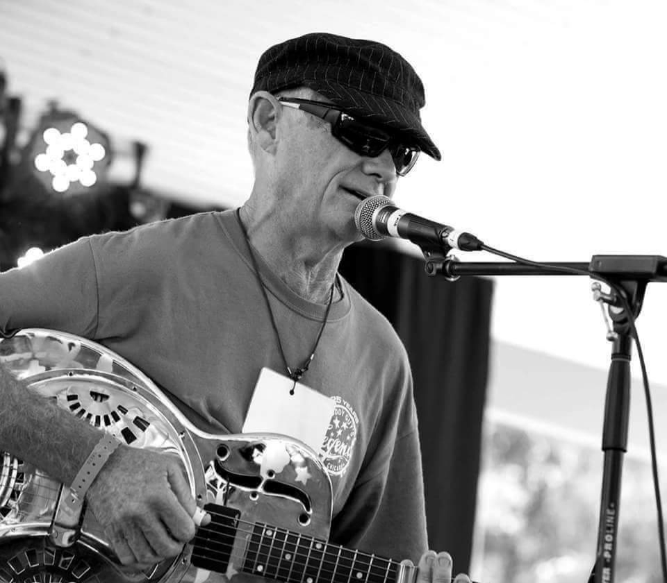 Book Mark Porter - Acoustic Musician, Lake MacDonald