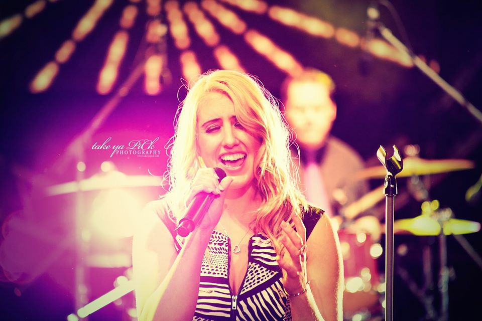 Book MCG Entertainment - Singer, Sandover