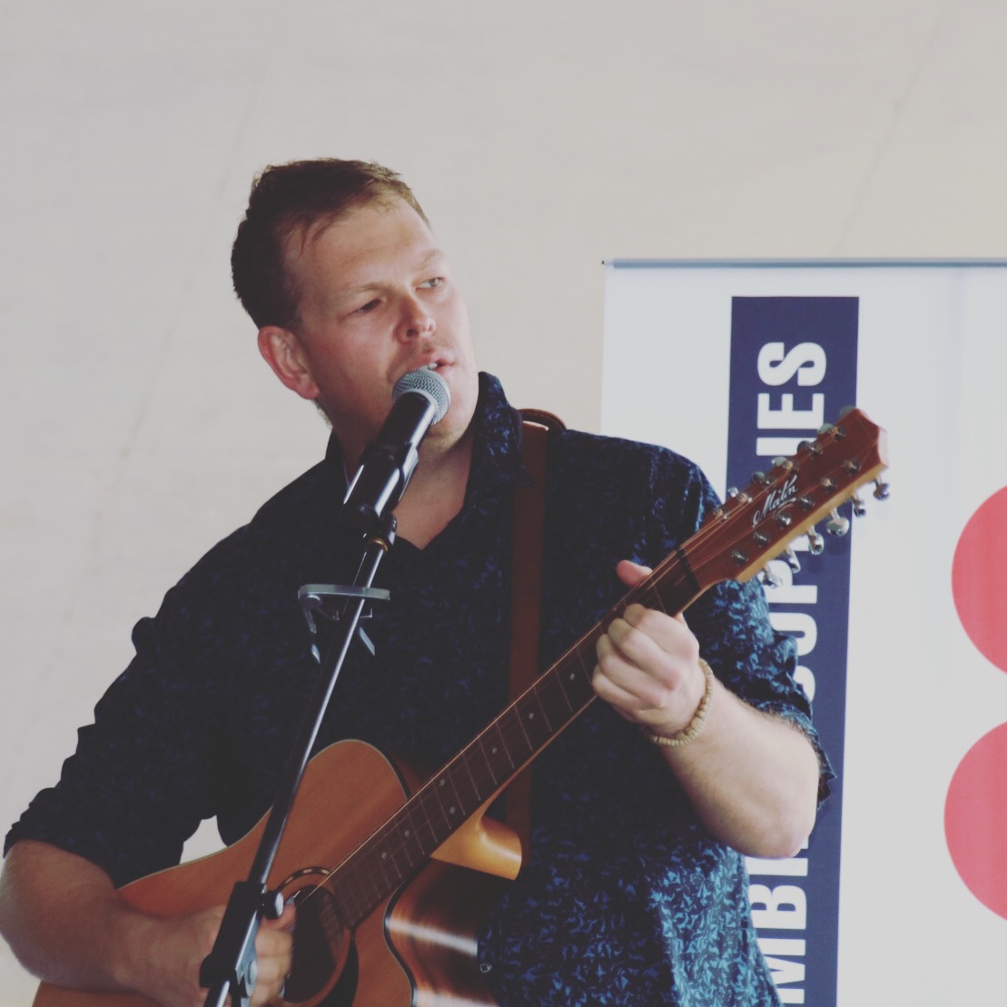Book Hayden Evans Acoustic - Aussie Rock Musician, Bendigo
