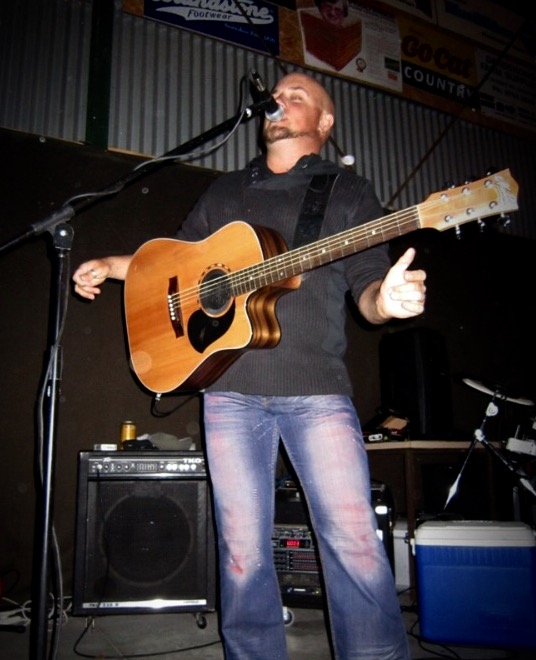 Book SIMON WARD. Solo Acoustic pub rock covers - Singer, Kyabram