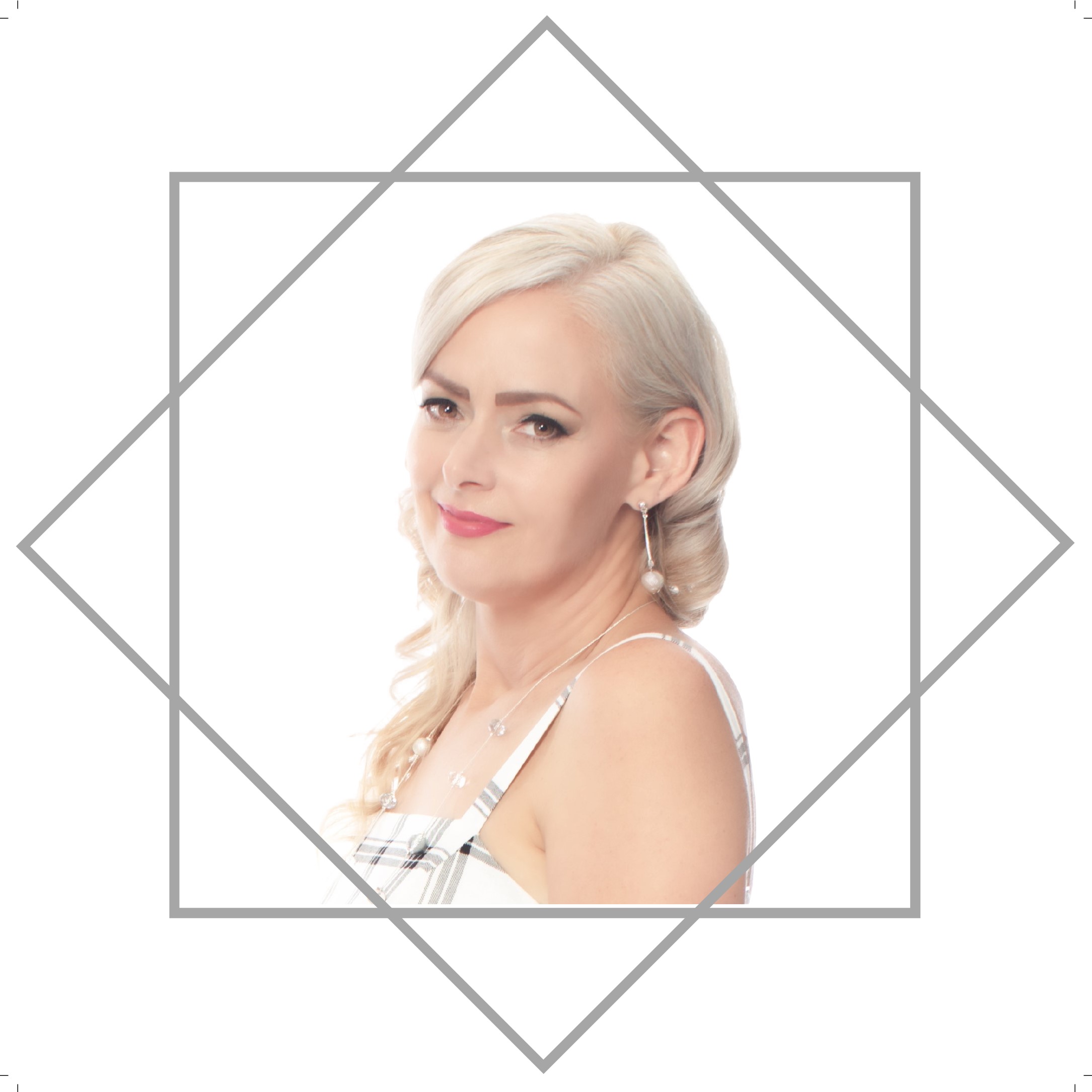 Book Leonora Jane - Singer, Cairns