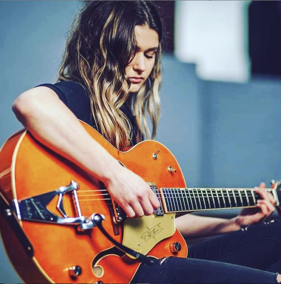 Book Jess Clennett - Acoustic Musician, Hobart