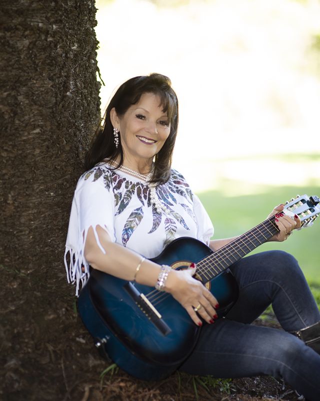 Book Carol Chaney - Singer, Tamworth