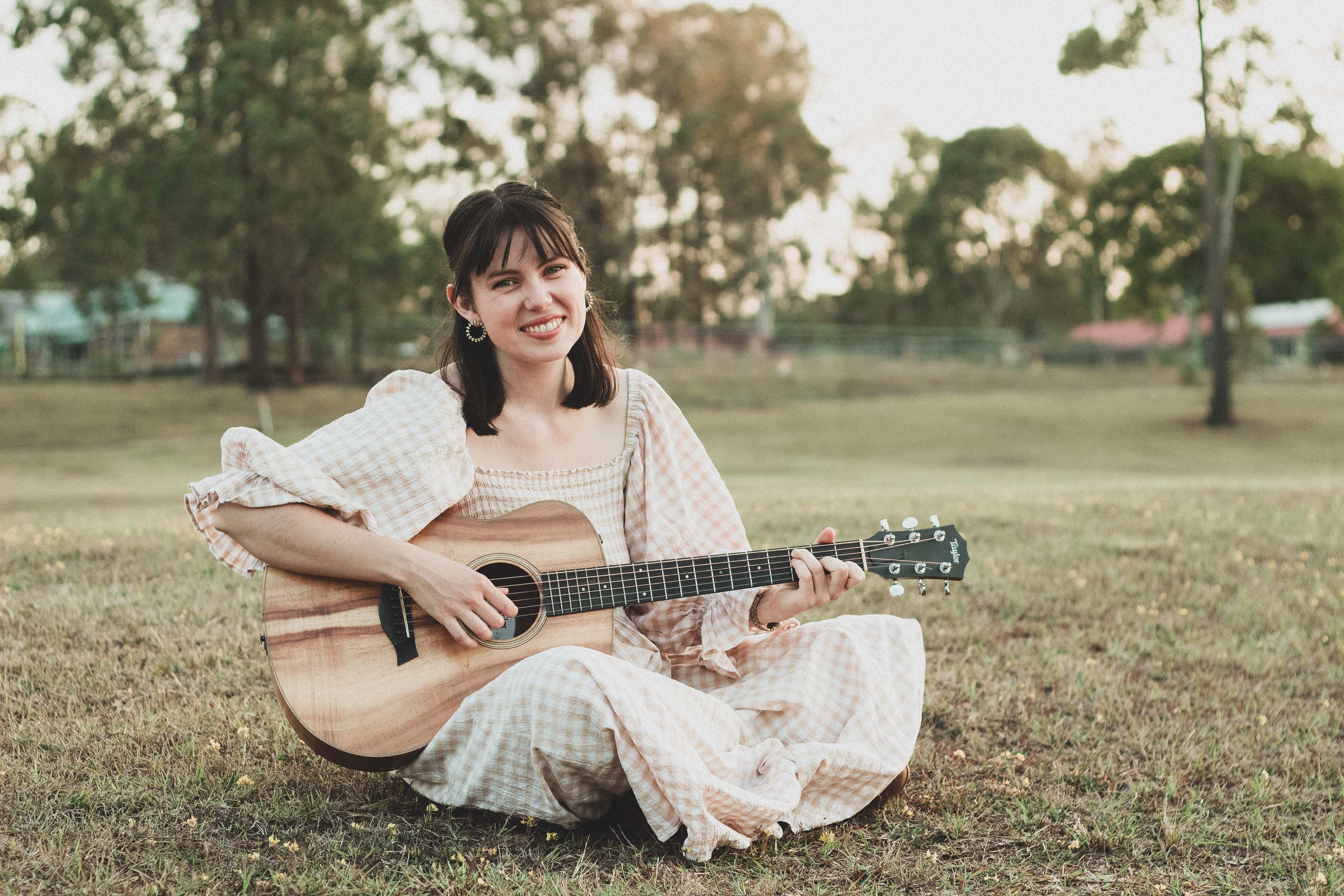 Book Maddie Cooper - Acoustic Musician, Morayfield