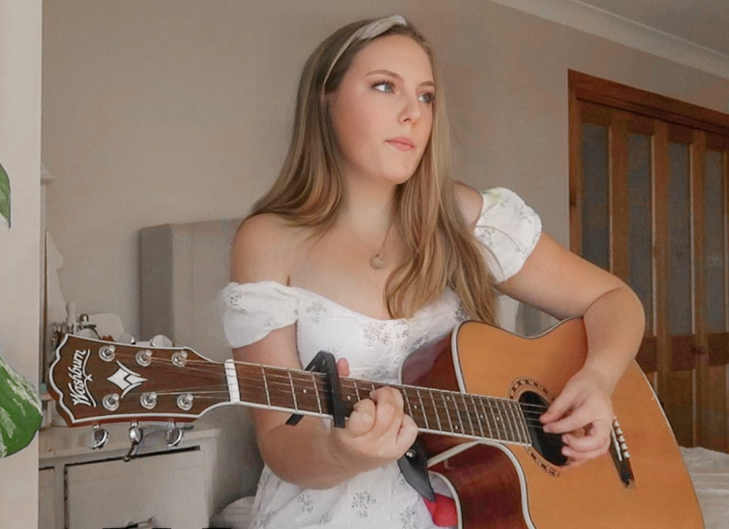 Book Lauren Amber - Acoustic Musician, Bowral