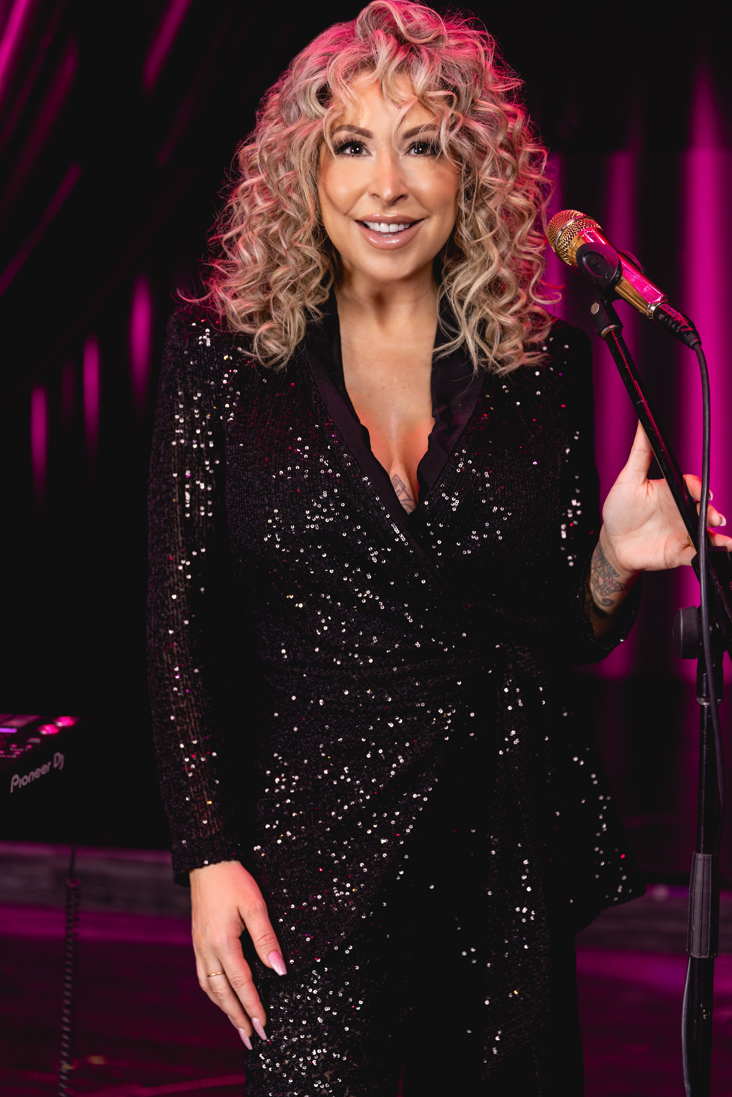 Book Emma Lancaster - Singer, Gold Coast