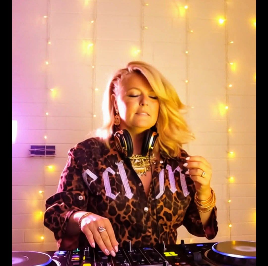 Book Djvelvetjones - DJ, Cheltenham